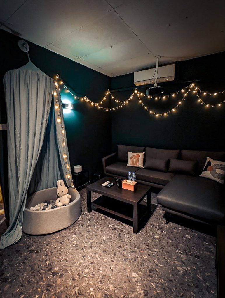HOP - Hideout Place Singapore - a Super Cozy Place to chill